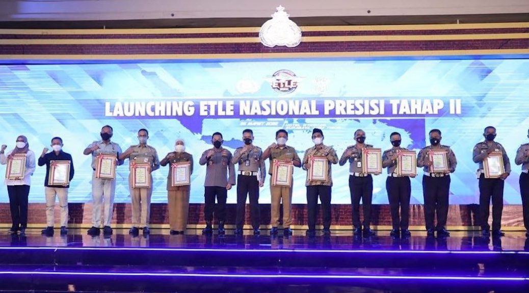 Herman Deru Terima ETLE Nasional Presisi Award dari Kapolri - Elmadani.id